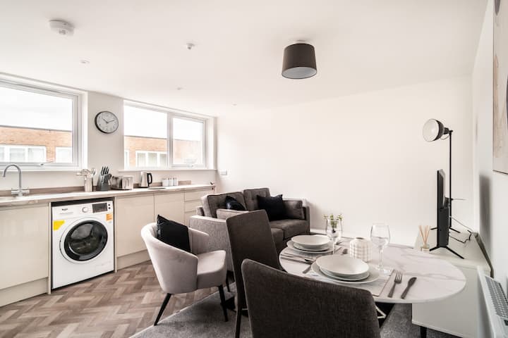 Fantastic 1 Bed Apartment In Central Wrexham - National Trust - Erddig