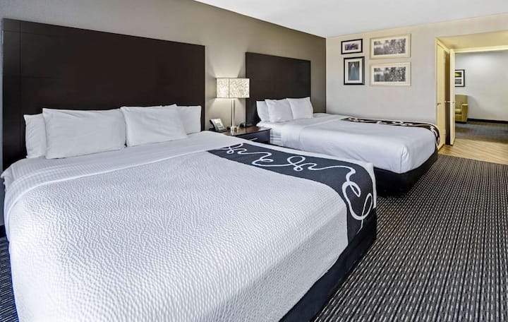 La Quinta Anaheim| 2 Kings Suite| Onsite Parking - Anaheim, CA