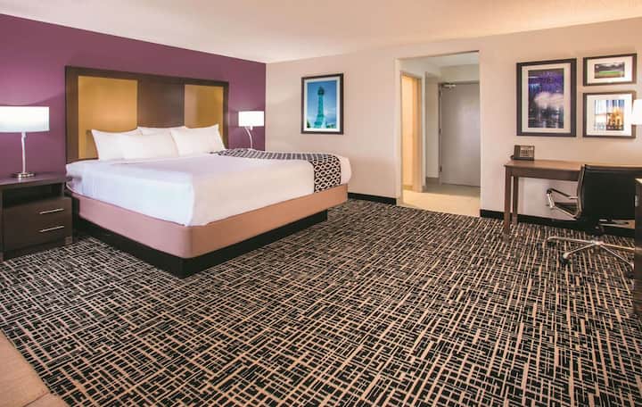 La Quinta Mason | Deluxe King Suite | Free Parking - 梅森