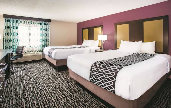 La Quinta Mason | Family Room | Easy Parking - Loveland, OH