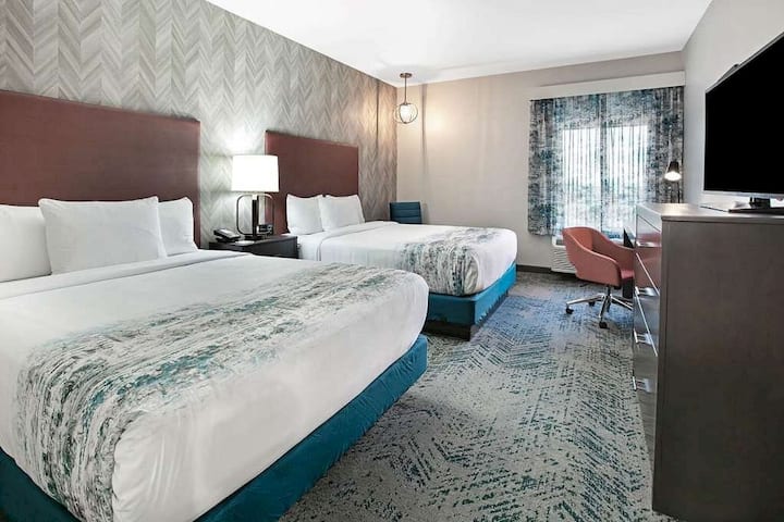2q Beds | La Quinta Dfw West Glade | Free Parking - Grapevine, TX