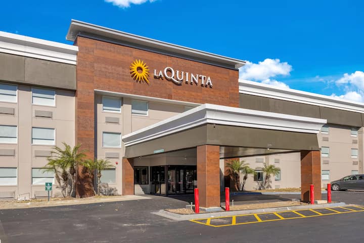 Deluxe King | La Quinta Jacksonville Mandarin - Jacksonville, FL