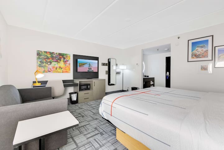 Deluxe King | La Quinta Jacksonville Mandarin - Jacksonville, FL