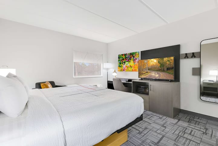 Deluxe King | La Quinta Jacksonville Mandarin - Jacksonville, FL