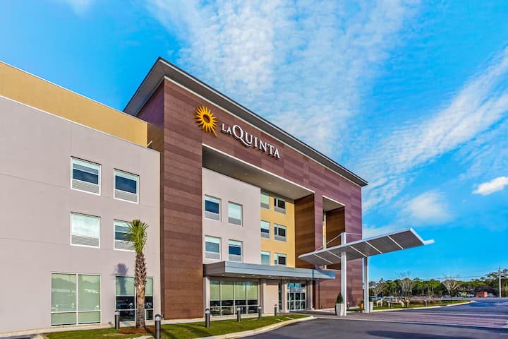 La Quinta Miramar Beach | King Room Near Destin - Destin, FL