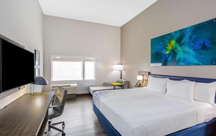 La Quinta Miramar Beach | King Room Near Destin - Destin, FL