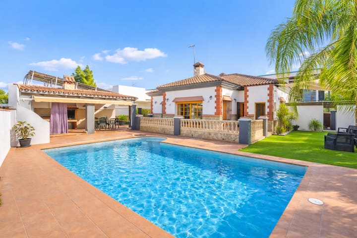 Cubo's Casa El Rodeo & Private Pool - Coín