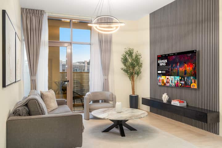 Cozy 2br W/ Canal View & Partial Burj View - Dubai