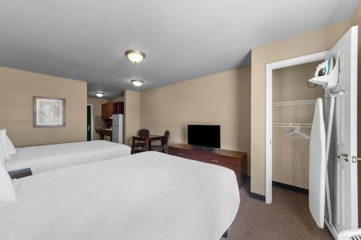 2 Units | Near Palmer Lane | Budget Stay - Pleasanton, TX