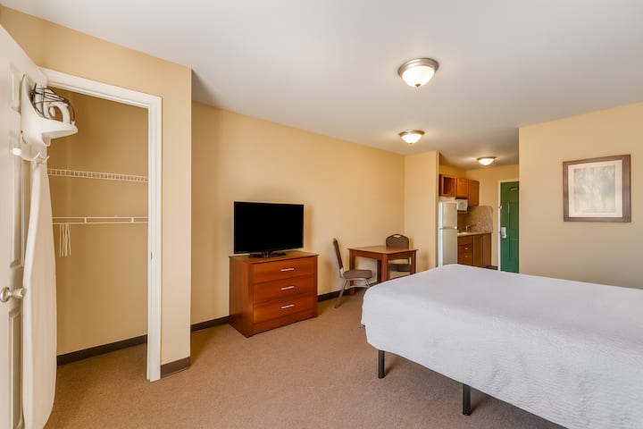 Relax And Recharge At An Inviting Pleasanton Suite - Pleasanton, TX