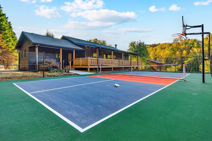 Brand New Luxury Cabin! Hot Tub•theatre•sleeps 18 - Sevierville, TN