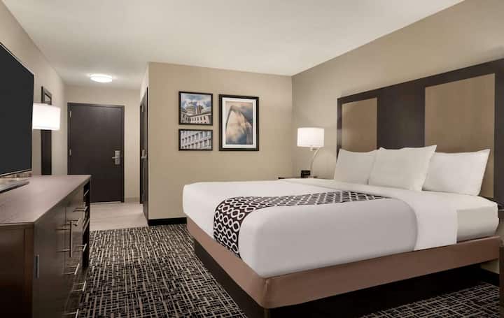 La Quinta St. Louis Route 66| King| Near Downtown - Kirkwood, MO