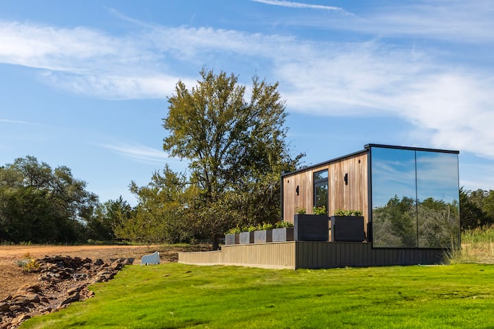 New | Creekside Glass Retreat | Minutes To Round T - Round Top, TX