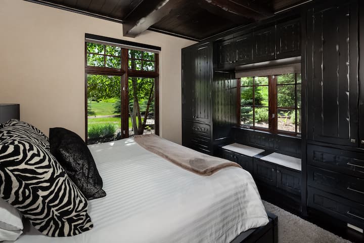 Modern Lodge Home Near Lake, Marina & Nature Trail - Whitefish, MT