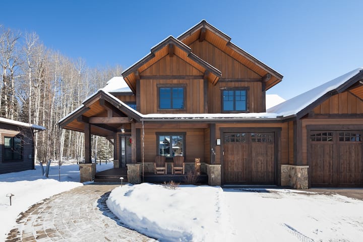 Luxury Home + Resort Perks, Pool, Shuttle & Trails - Whitefish, MT