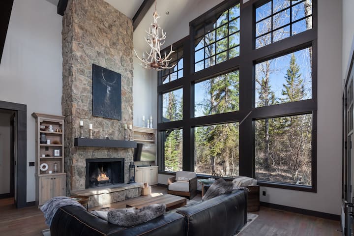 Lakefront Luxury Home W/ Hot Tub & Mountain Views - Whitefish, MT