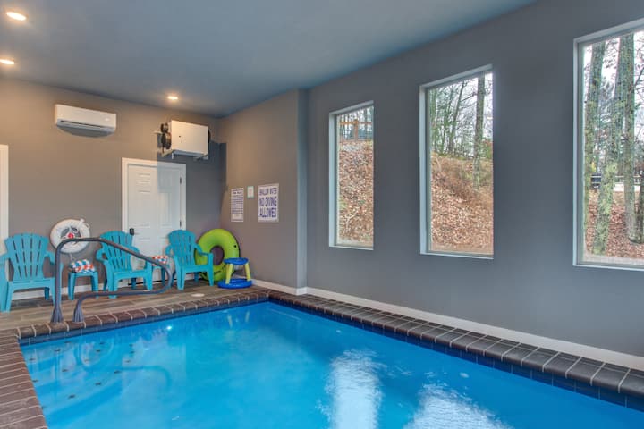 3bd Indoor Pool Cabin Near Town | Hottub + Firepit - Pigeon Forge, TN