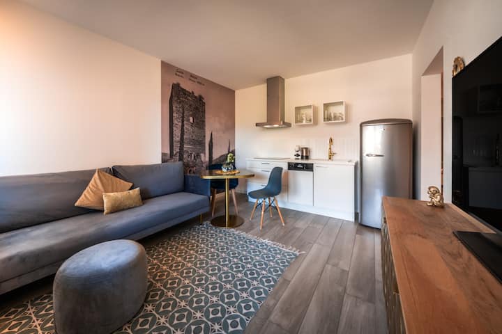 739n Goldfinger+suites I Apartment Unique - Lana