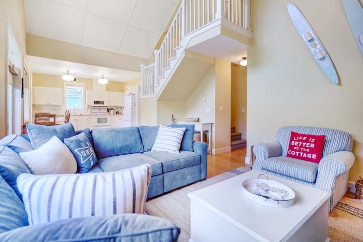 Pure Malarkey - Lake-view • Steps To Beach • Pool - Osoyoos