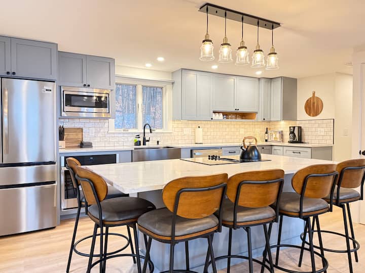 Sunset Notch - Hot Tub, Fireplace, Views - Rutland, VT