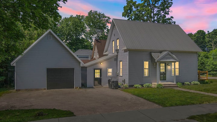 Lincoln Crossing - Boyne Falls