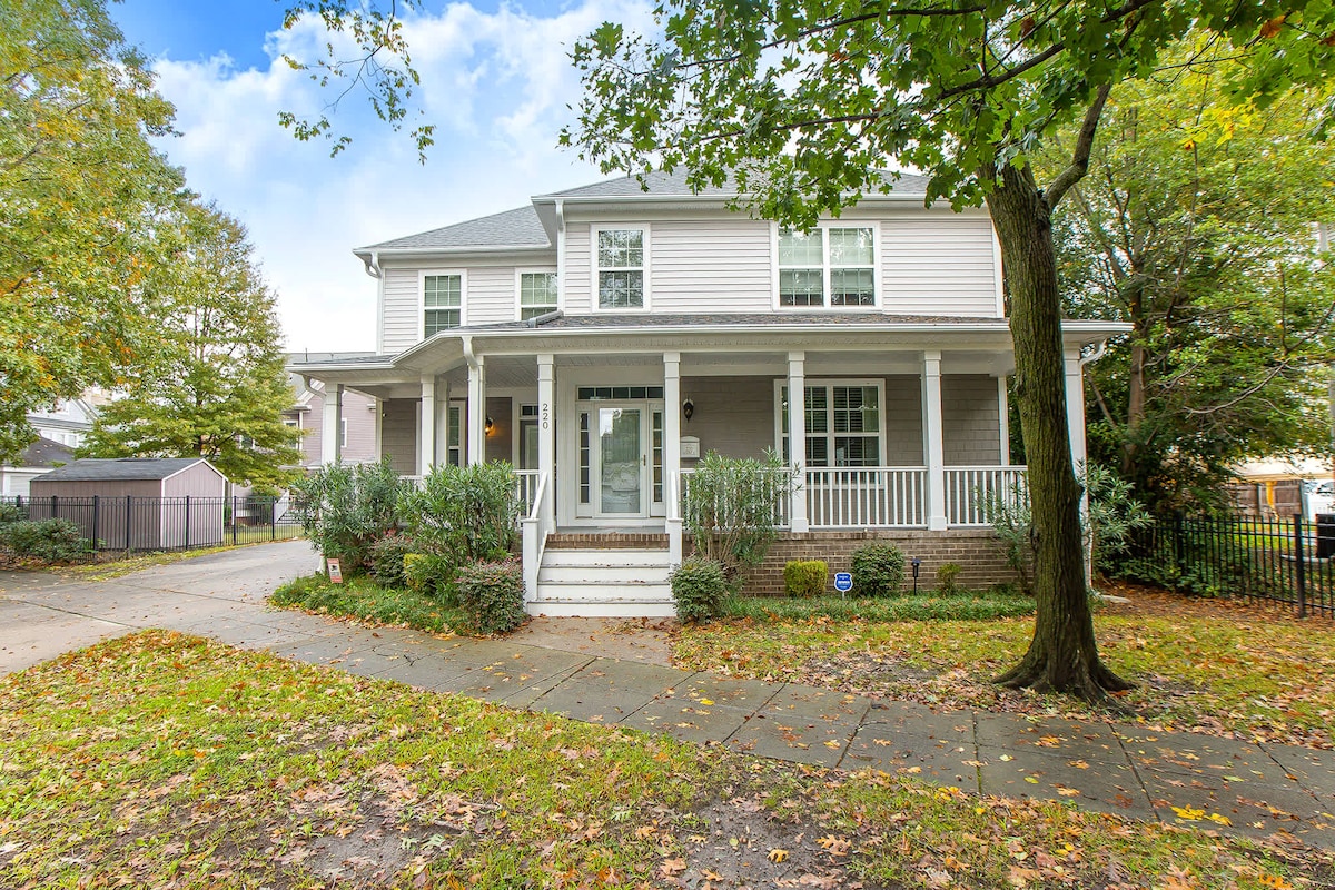 Sojourn Beautiful Family Home w/ Backyard in Ghent - Flats for Rent in ...