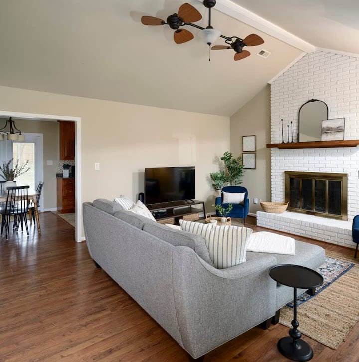 Serene Pineville | Screened Patio | 5 Min Atrium - Camp Snoopy, Fort Mill