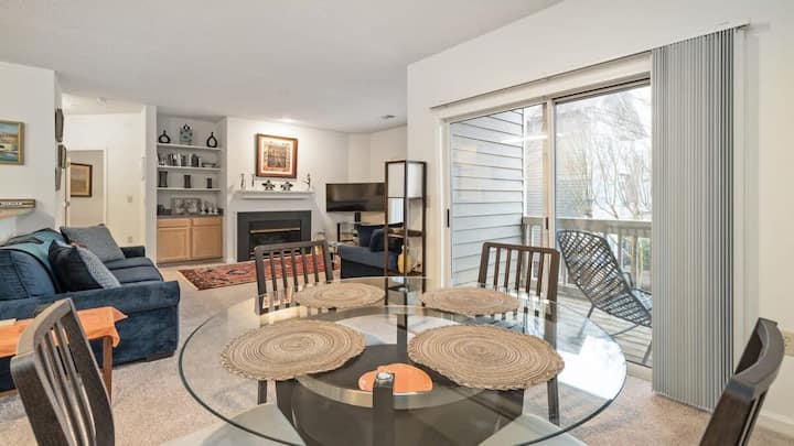 Cozy 1-br Apartment With A Seasonal Pool! - Charlotte, NC
