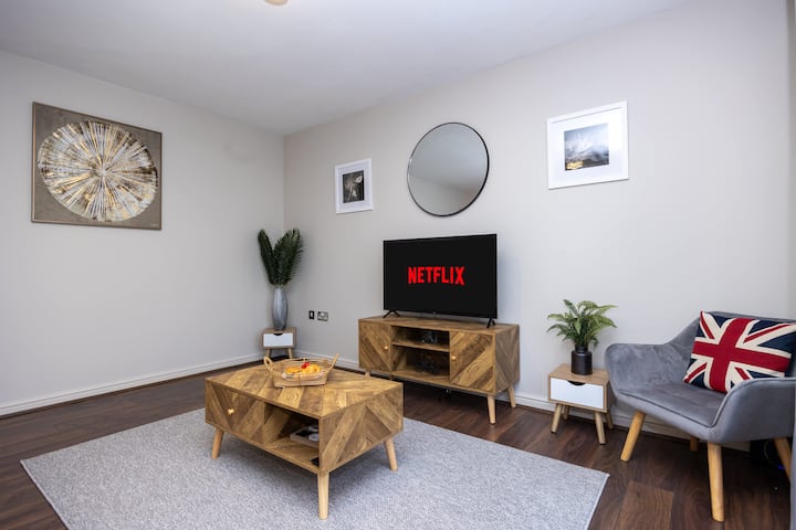 3-bed Windsor Apartment | Free Parking | Sleeps 5 - Windsor