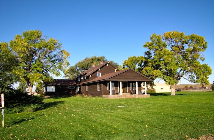Hanging H Lodge In Sutherland, Ne - Sutherland, NE