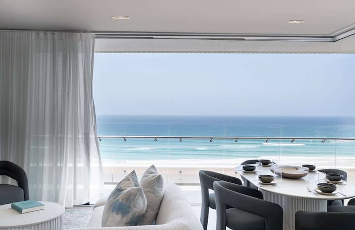 Monet By Khove - Coolangatta