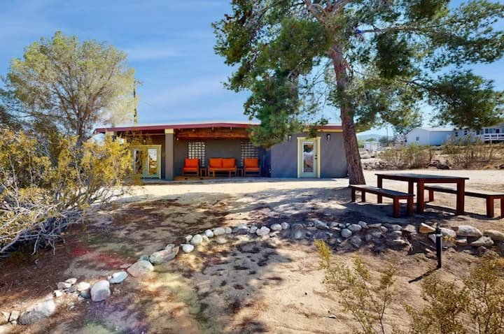 Serenity View Pet Friendly & Outdoor Tub - Joshua Tree, CA