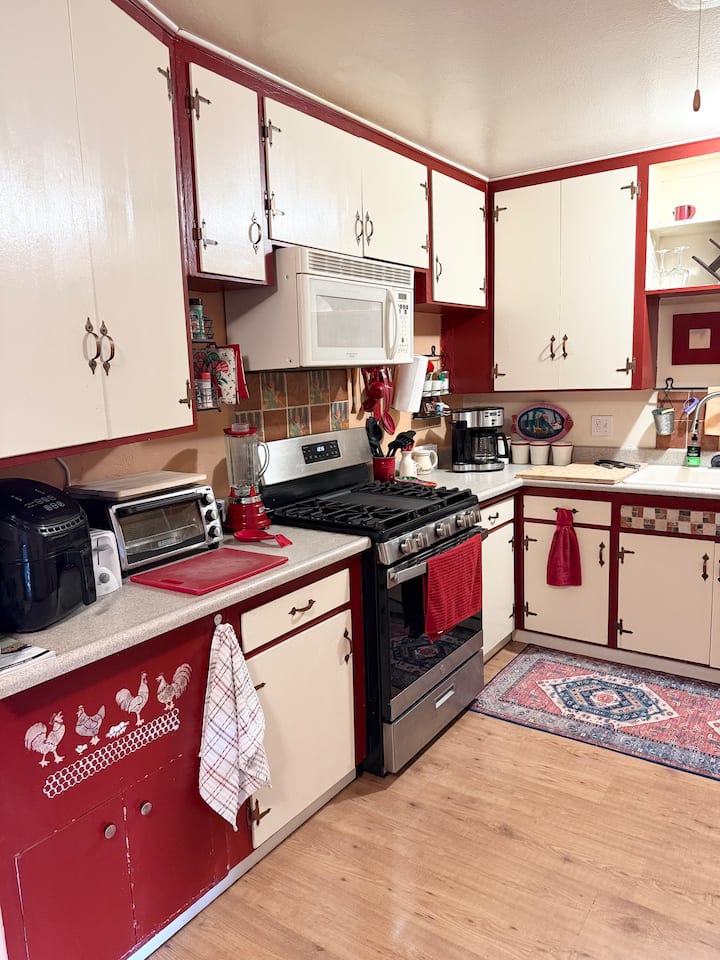 Pinter Pines, Your Cozy Midtown Retreat | Hot Tub - South Lake Tahoe, CA