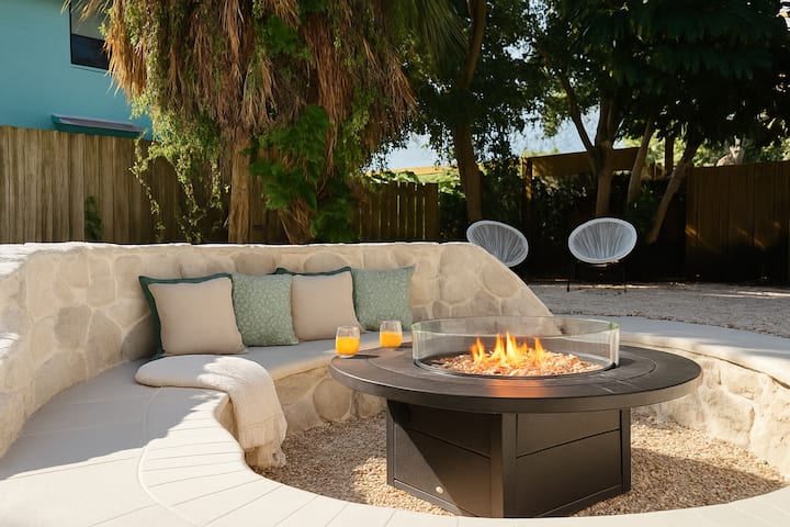 Luxe Coastal Cottage, Firetable, Steps To Ocean - Cape Canaveral, FL