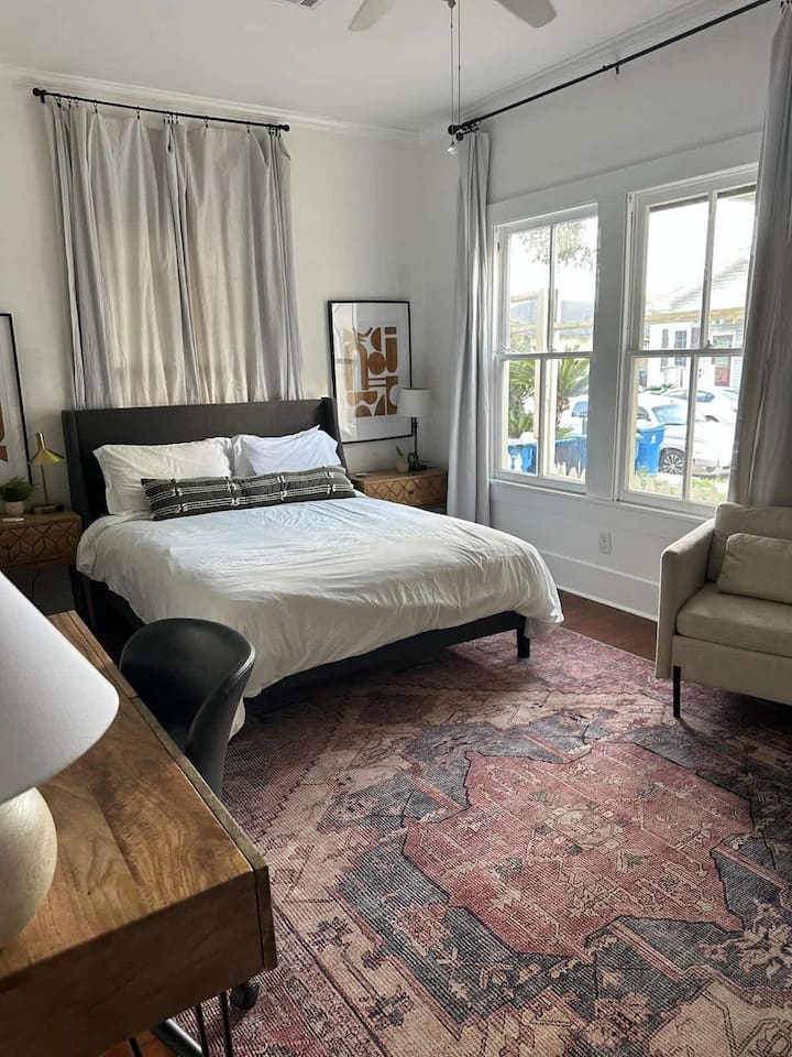 Quiet Stay Near Downtown & Cajun Eats - Lafayette, LA