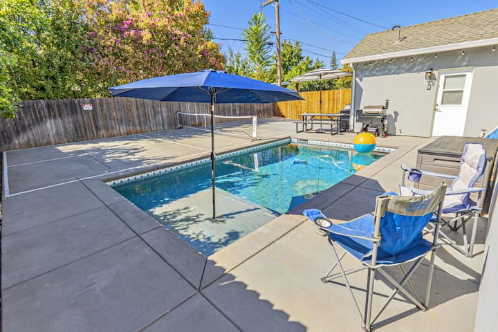 3br/2ba Retreat With Pool / 1 Mile To Downtown - West Sacramento, CA