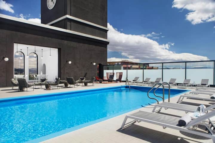 Steps From Downtown + Restaurant & Bar + Pool - Reno, NV