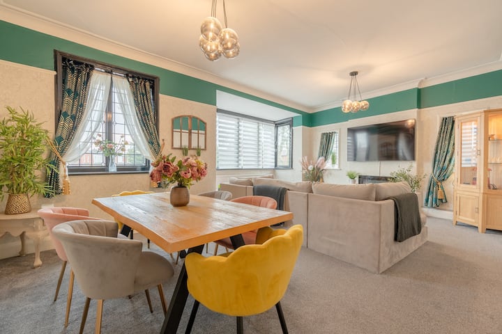 Southport Rabbit Inn - Mid Floor - Sleeps 6 - Ormskirk