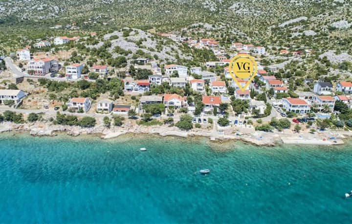 Villa Figs Beachfront Apartman 2 By Villas Guide - Karlobag
