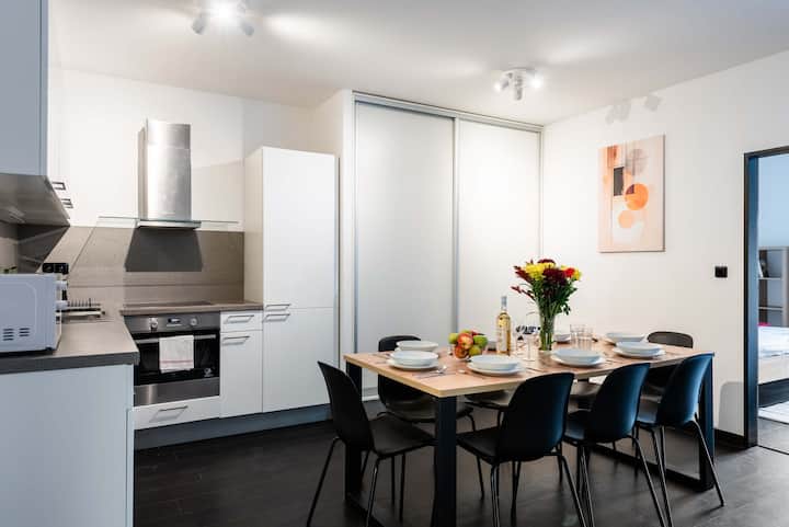 Spacious Loft With 3 Bedrooms And Balcony - Prague