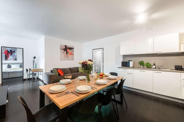 Spacious Loft With 3 Bedrooms And Balcony - Prague