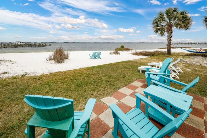 Seascape, Private Waterfront Home - Navarre, FL