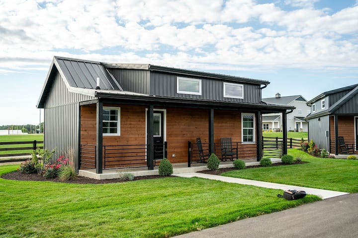 Serene Sanctuary | Tiny Home #1 In Amish Country! - Shipshewana, IN