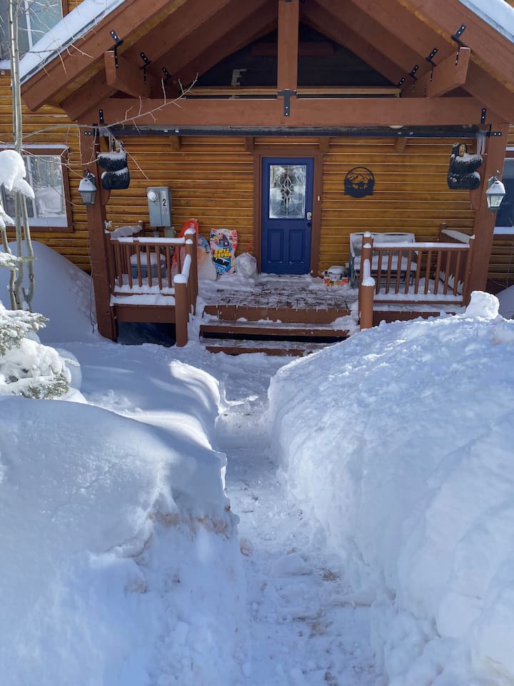 Cozy Brian Head Cabin Retreat: Fireplace & Lofts - Brian Head, UT