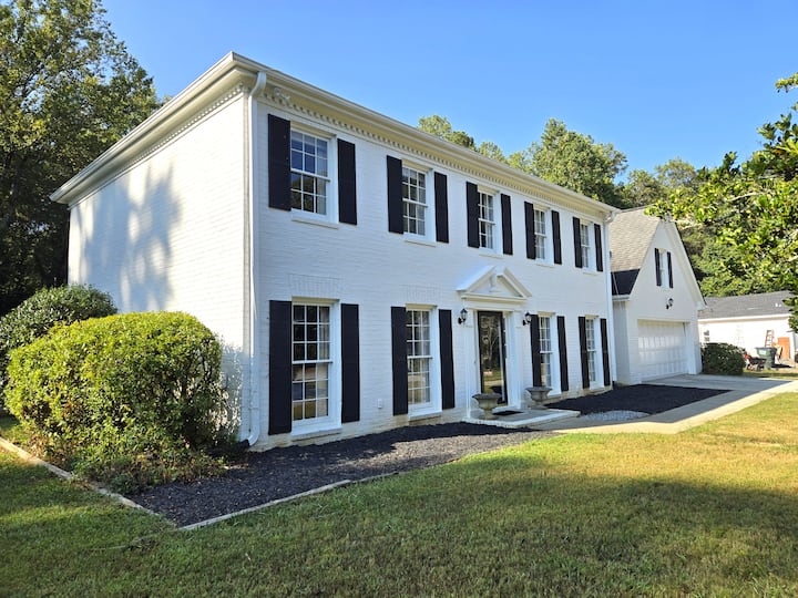 Cozy 5br Family Retreat | Firepit • Games • Patio - Snellville, GA