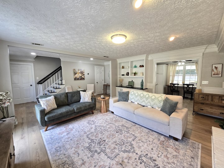 Spacious Home In A Cul-de-sac - 로렌스빌