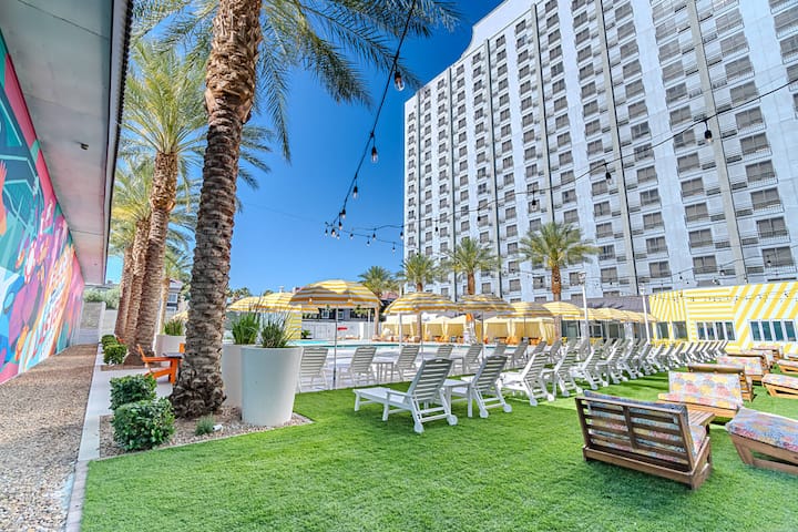 Walking Distance To Las Vegas Strip | 3 Units - Las Vegas