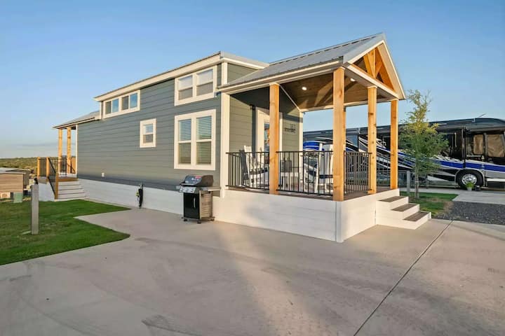 Blue Terrace Tiny Home - Luckenbach, TX