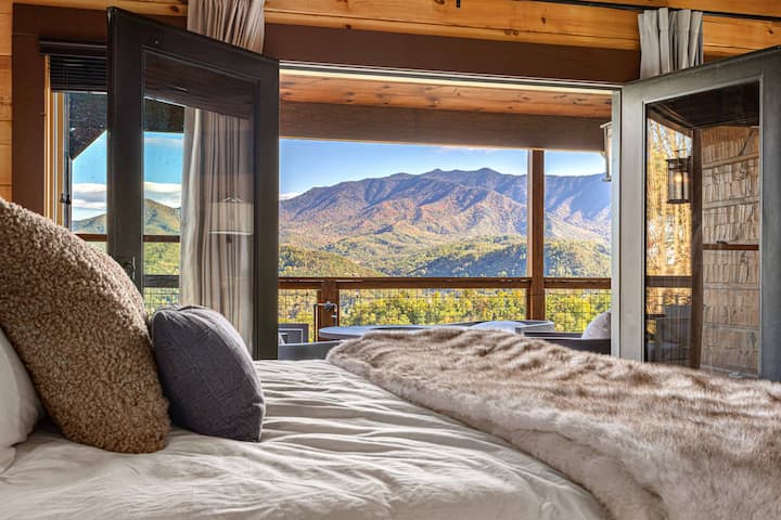 Epic Mt Leconte View | Luxury Stay | Sleeps 18 - Gatlinburg, TN