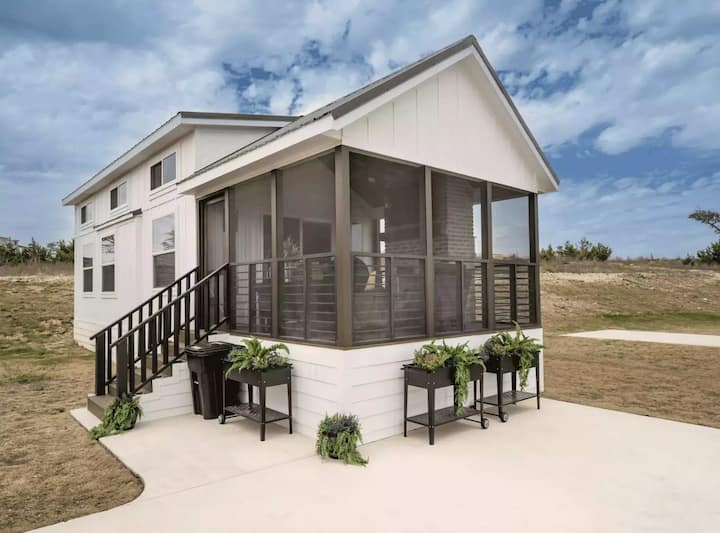 Storybook Tiny Home In The Texas Hill Country – Sl - Luckenbach, TX